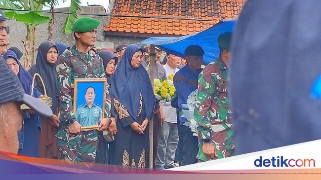 Air Mata Keluarga Melepas Kepergian Mayor CPL Anda Rohanda