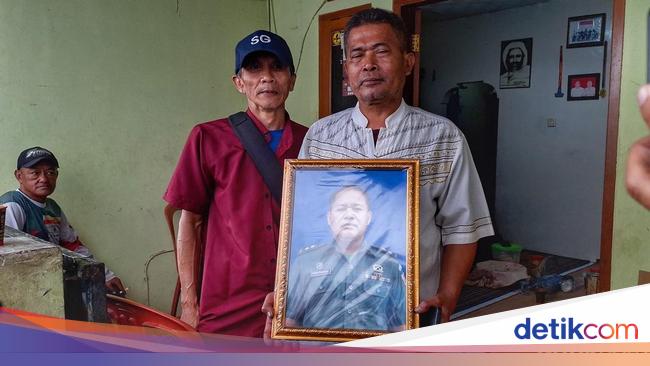 Tangis Keluarga Mayor Anda Rohanda Korban Tragedi Ledakan Amunisi