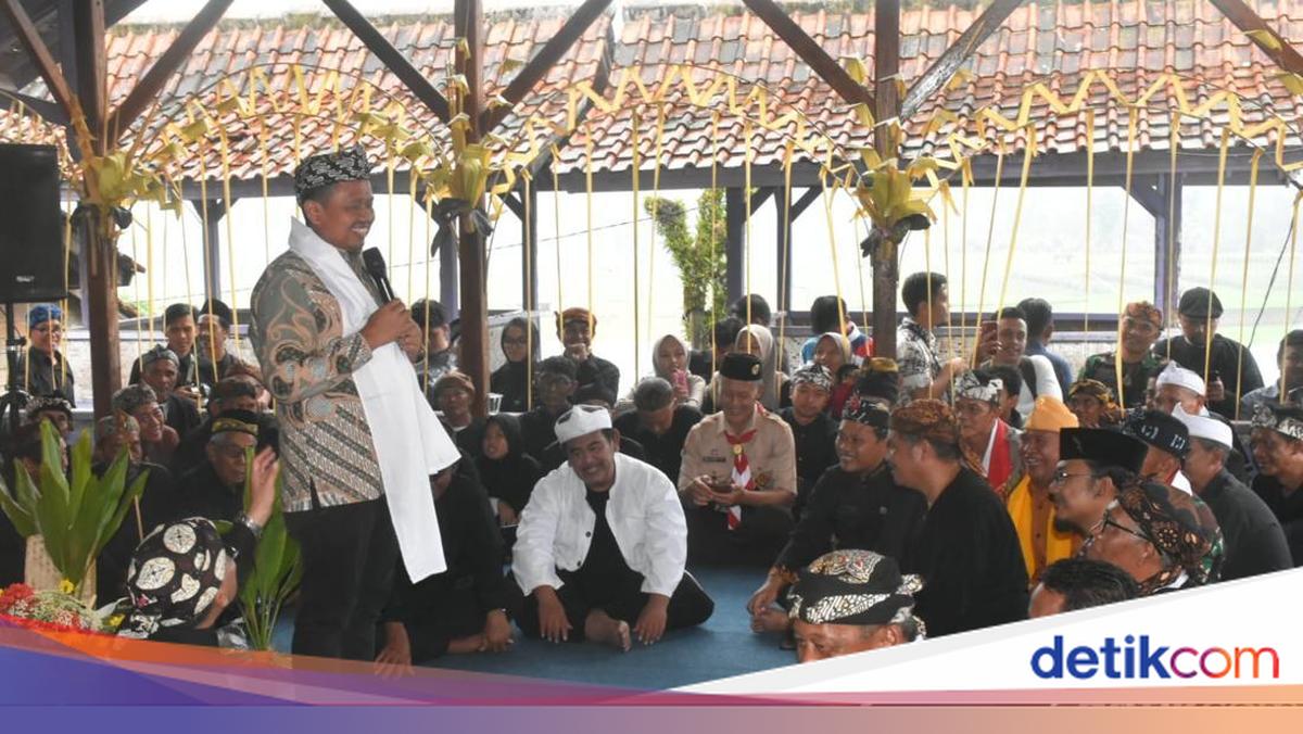 Khidmat Upacara Ngalaksa 2025 di Desa 'Bali-nya Sumedang'