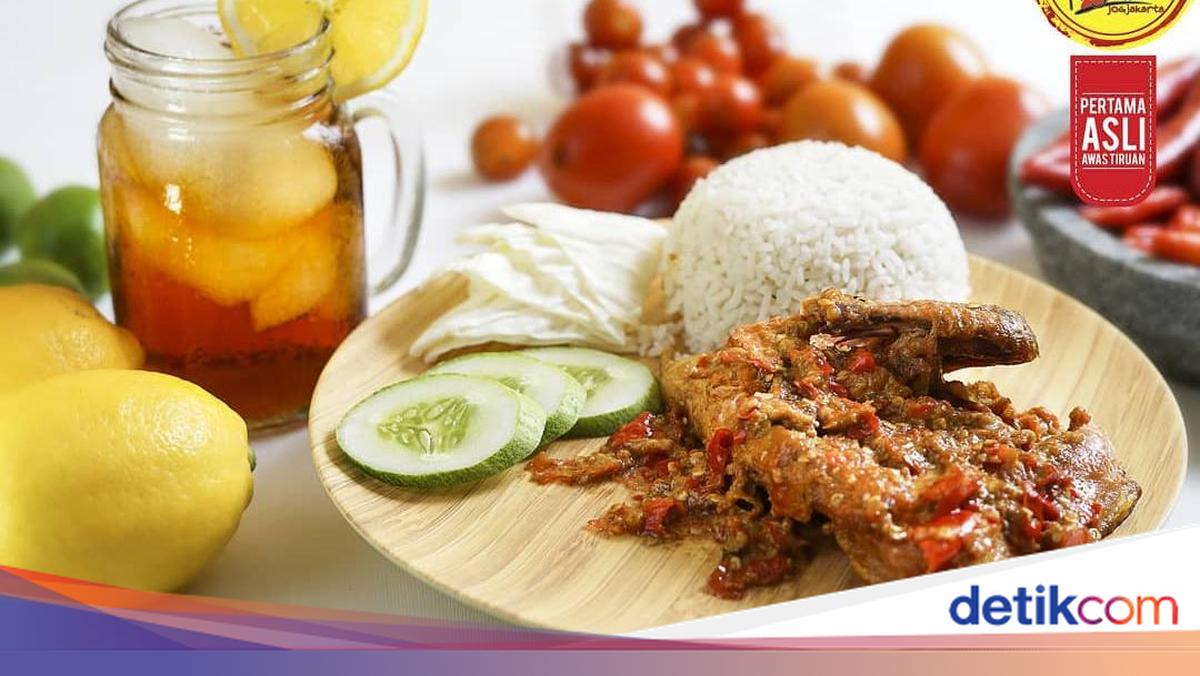 Mau Makan Pedas Tanpa Tersiksa? Ikuti Tips Ini Saat Pesan di Restoran