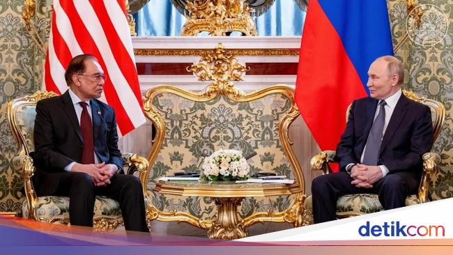 PM Malaysia Anwar Ibrahim Bertemu Putin, Ungkit Jatuhnya MH17