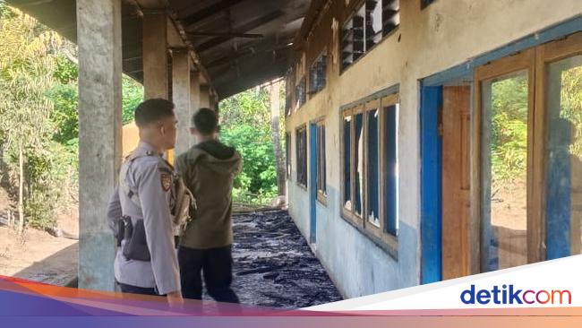 Sekolah Terbakar di Lembata, Ratusan Bangku-Buku Hangus