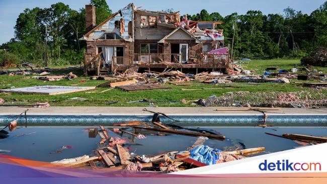 Permukiman Kayu di Kentucky AS Luluh Lantak Diterjang Tornado