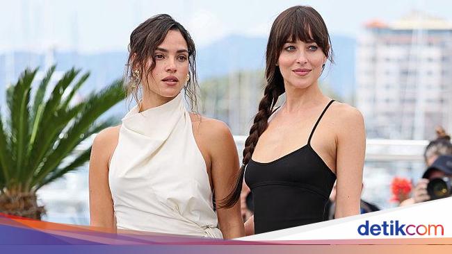 Dakota Johnson dan Adria Arjona Non-Monogami Etis