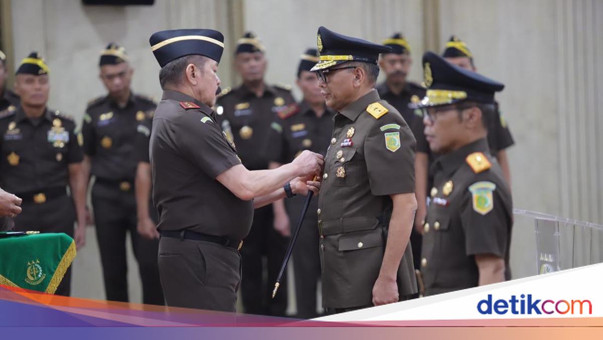 Jaksa Agung Lantik Ponco Hartanto Jadi SesJAMBin, Hendro Dewanto Kajati ...