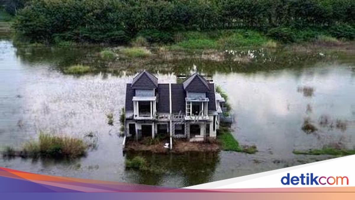 Kisah di Balik Rumah Mewah Terbengkalai di Tengah Danau