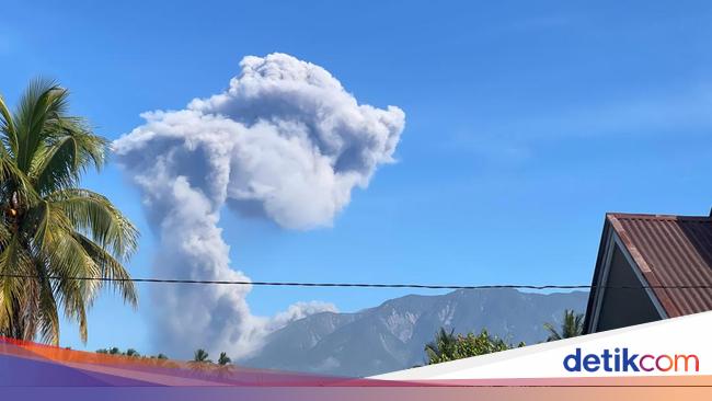 Gunung Marapi Erupsi 38 Detik Pagi Ini, Semburkan Abu Setinggi 800 Meter