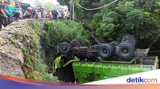Detik-detik Truk Rem Blong Tewaskan 4 Orang Diawali Klakson Panjang