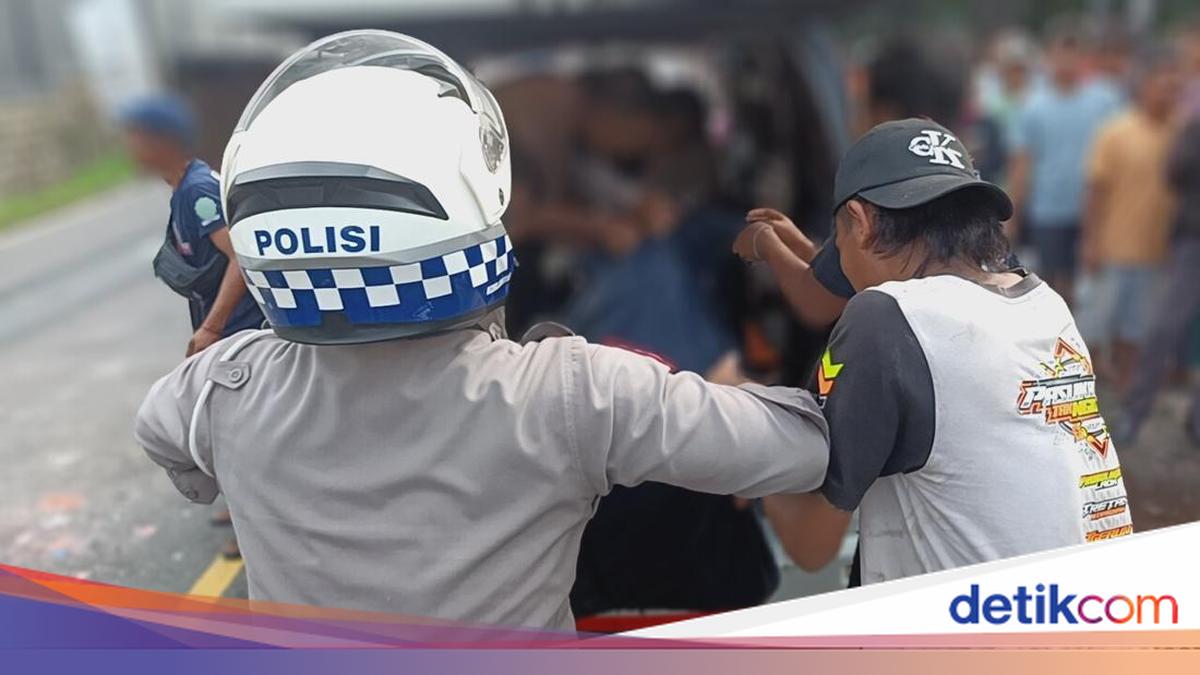 Identitas 4 Korban Tewas Kecelakaan Truk Tabrak Pikap-Motor di Probolinggo