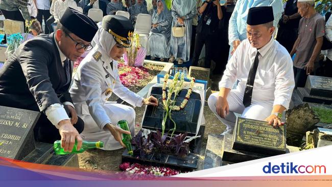 Momen Ratu Zakiyah Ziarah ke Makam Orang Tua Usai Dilantik Jadi Bupati