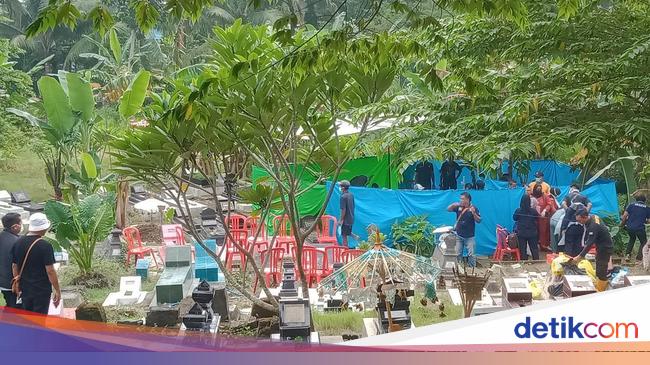 Polisi Bongkar Makam Siswa SMP Klaten yang Tewas Usai Duel