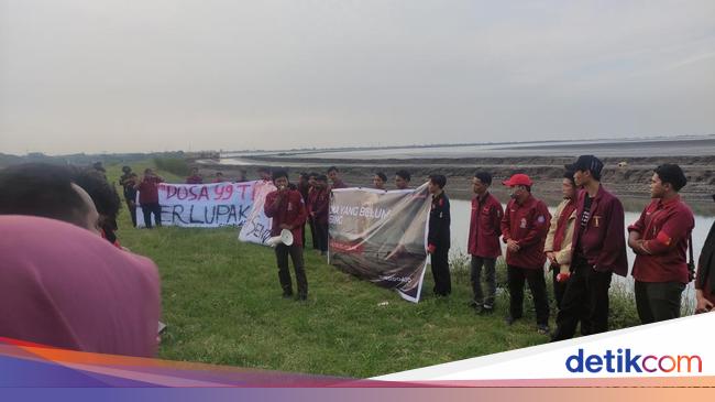 Mahasiswa IMM Sidoarjo Gelar Aksi di Diatas Tanggul Lumpur Lapindo