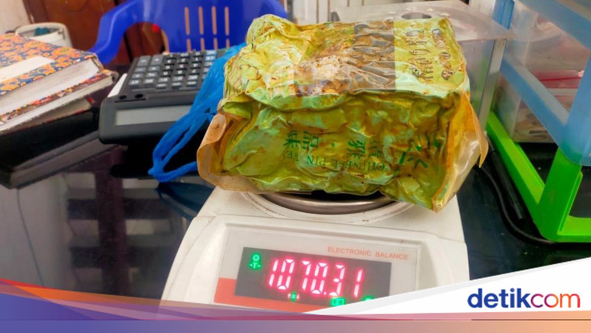 Geger Nelayan Masalembu Temukan Puluhan Kg Sabu Terapung di Laut