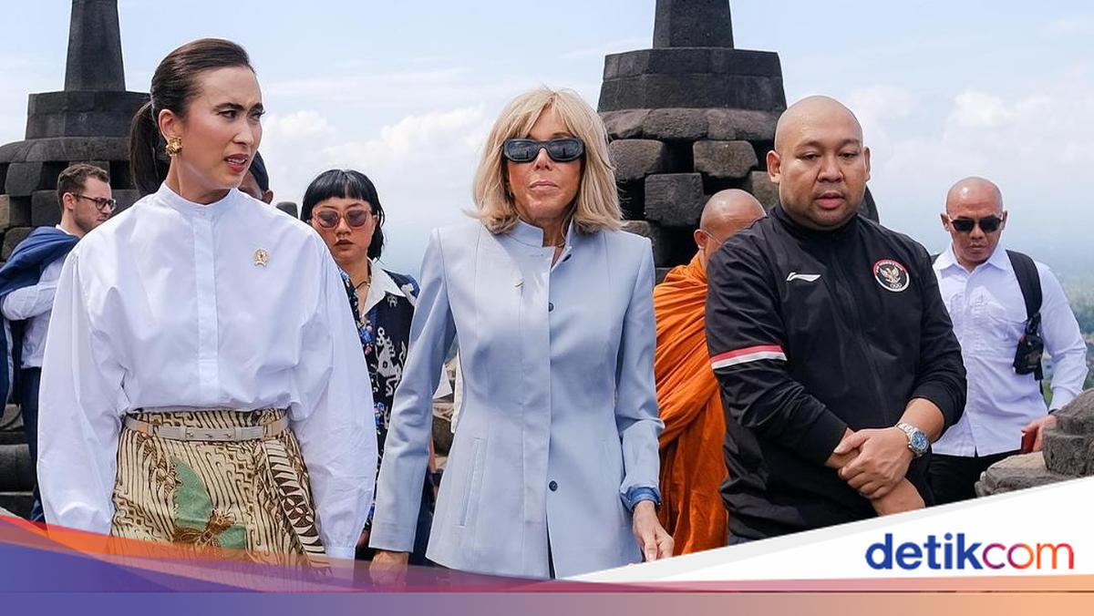 Foto: Gaya Menpar RI Temani Brigitte Macron di Borobudur, Elegan ...