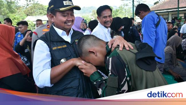 Kata Bupati Dony soal Program Pembinaan Karakter di Barak Militer
