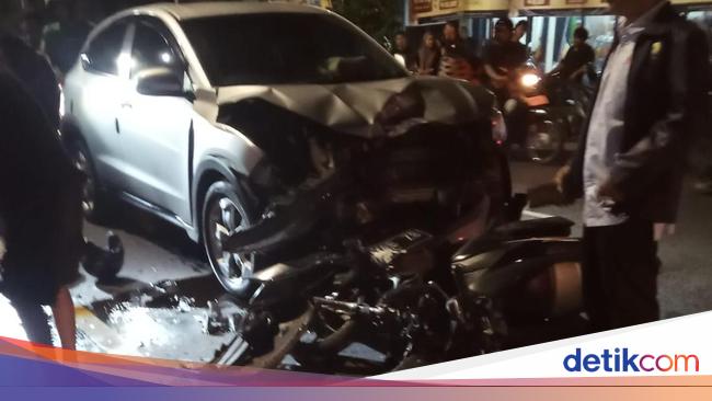 Mobil Ringsek Tabrak Motor di Bantul, Berawal Salip Rombongan Takbiran