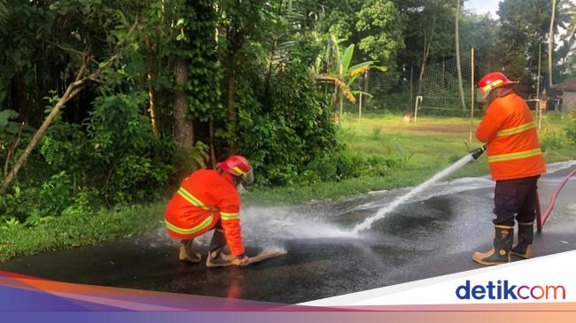 Tumpahan Solar Berceceran di Jalan Besang Karangasem, Pemotor Berjatuhan