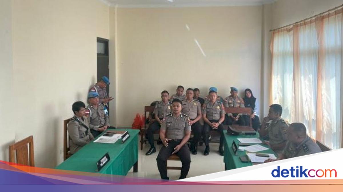 Polisi di Kupang Dipecat Usai Lecehkan Siswi saat Razia