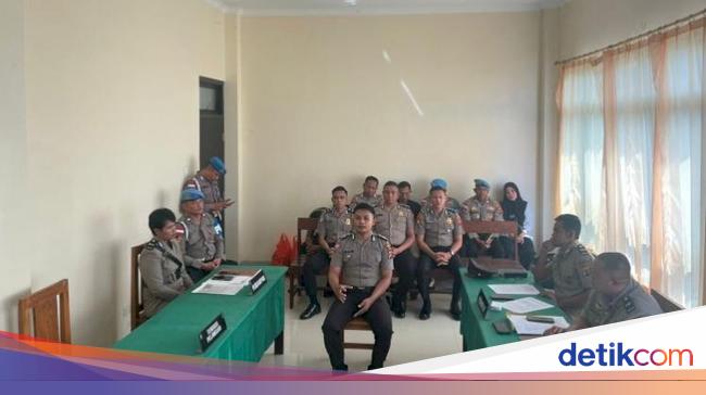 Lecehkan Siswi SMK Saat Kena Razia, Polisi di Kupang Dipecat