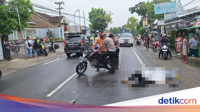 Kecelakaan Maut Depan Masjid Namira Lamongan, Seorang Pemotor Tewas