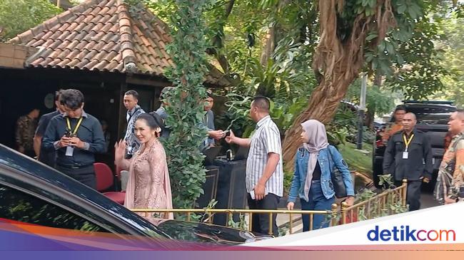 Kris Dayanti hingga Cak Imin Hadiri Siraman Al Ghazali Hari Ini
