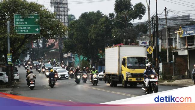 Cerita Kemacetan di Jalan AH Nasution dan 'Setopan Samsat' Bandung