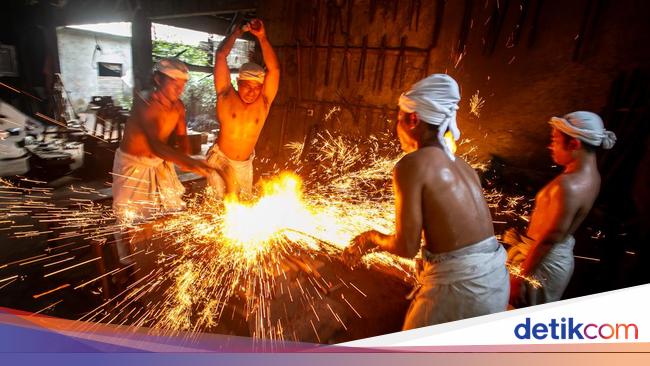Di Balik Sakralnya Proses Tempa Keris Pusaka Nusantara di Karanganyar