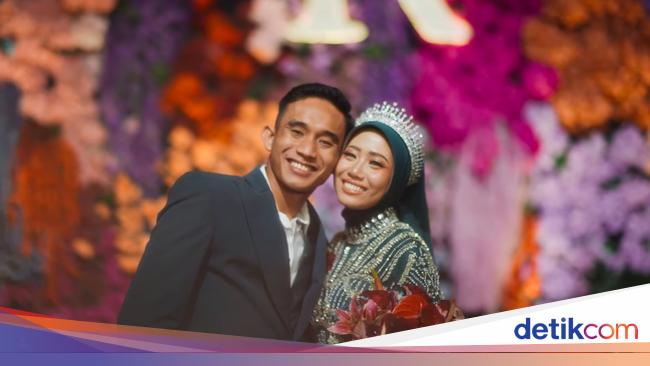 8 Foto Pernikahan Rizky Ridho dan Sendy Aulia, Tampil Glamor Saat Resepsi