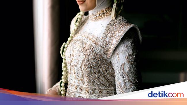 8 Inspirasi dari Pernikahan Rizky Ridho dan Istri, Kebaya Hingga ...
