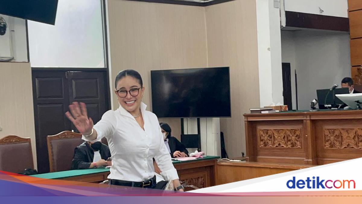 Nikita Mirzani di Sidang: Diborgol, Ditegur Hakim hingga Bantah Dakwaan