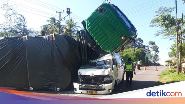 Lagi-lagi Truk ODOL Tak Kuat Nanjak Jadi Penyebab Kecelakaan, Timpa HiAce