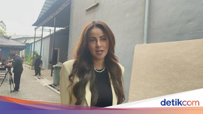Blak-blakan Olla Ramlan yang Lelah Jadi Single Mom