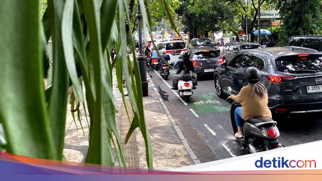 Kepadatan Lalu Lintas Warnai Libur Panjang di Kota Bandung