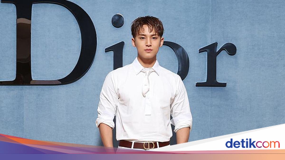 7 Gaya Mingyu SEVENTEEN dan Personel Grup KPop TXT di Paris Fashion ...