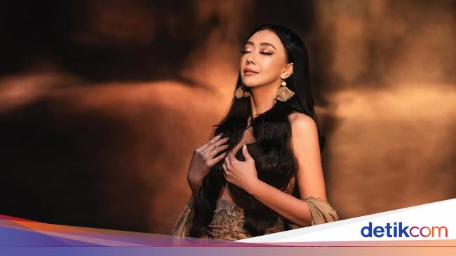 Most Pop: Gaya Asri Welas Tampil Seksi di Pemotretan Terbaru Karya Rio ...