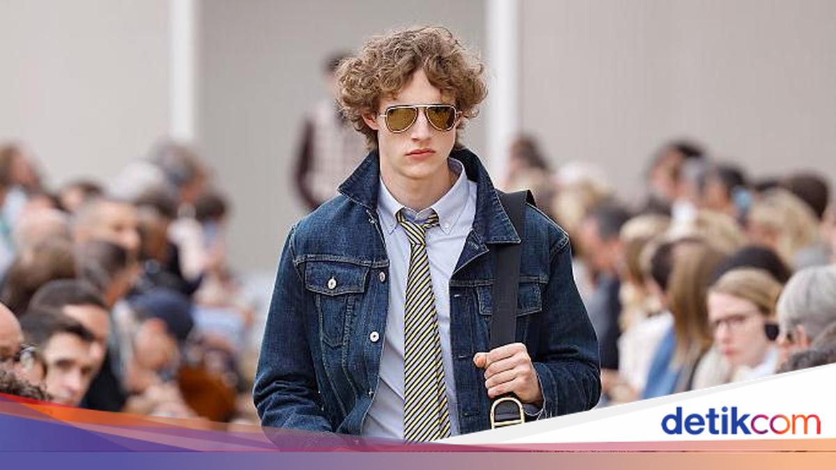 Tips Styling Dasi untuk Gaya Kasual, Diprediksi Jadi Tren Fashion 2026