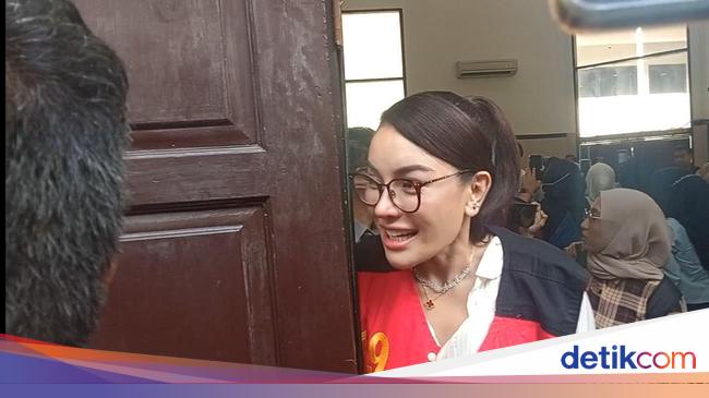 Nikita Mirzani Cabut Gugatan Wanprestasi Rp 100 M karena Mengada-ada?