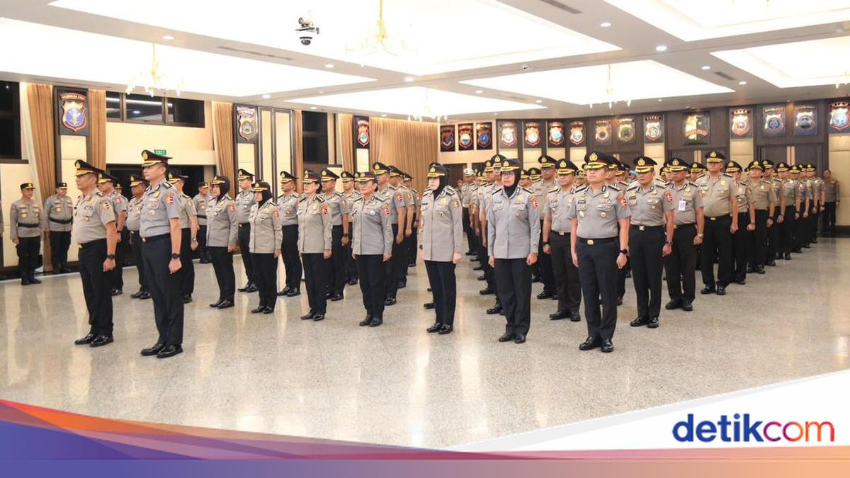 Kapolri Naikkan Pangkat 3 Irjen Auditor-Dosen dan 87 Pamen