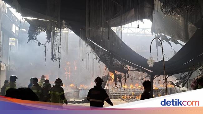 Gedung Serbaguna di Palembang Ludes Terbakar, Diduga Korsleting Listrik