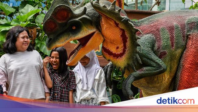 Jurassic Java Bandung Bikin Liburan Makin Seru dengan Atraksi Dinosaurus