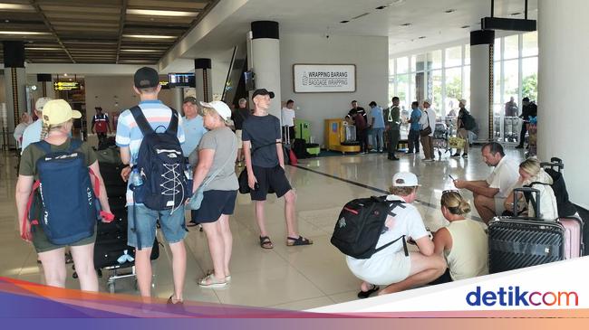 Bandara Komodo Normal Lagi, Kapal Wisata Waspada Abu Lewotobi
