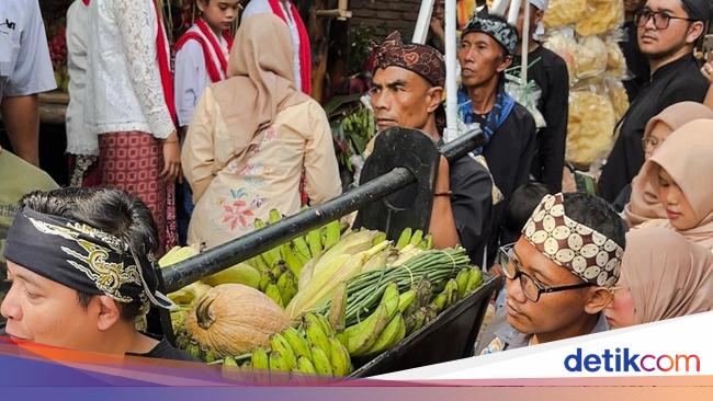 Merayakan Tutup Taun Ngemban Taun Saka Sunda di Kampung Adat Cireundeu