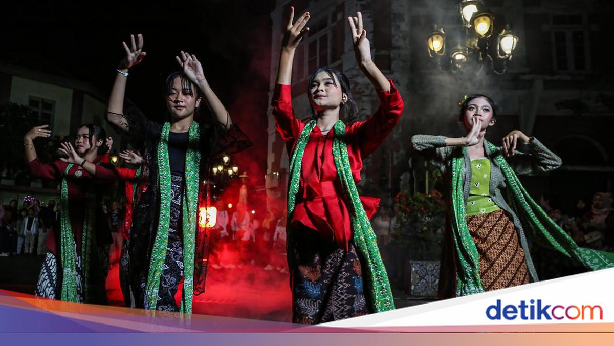 Tarian Massal Berkebaya Hidupkan Semangat Tradisi di Kota Lama Semarang