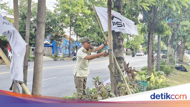 Ratusan Bendera PSI di Jalanan Solo Dicopot Satpol PP