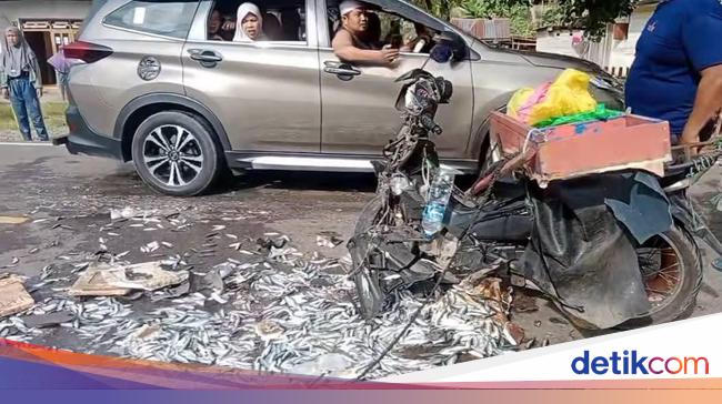Tabrakan Motor Muat Ikan Vs Pemotor Wanita di Pohuwato, 1 Orang Tewas
