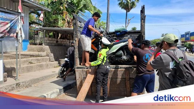 Berkendara Sambil Main HP, Sejumlah Siswi Terjaring Razia di Kupang