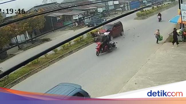 Mobil Tabrak 4 Kendaraan Tewaskan 1 Pemotor, Sopir Diduga Hilang Kesadaran