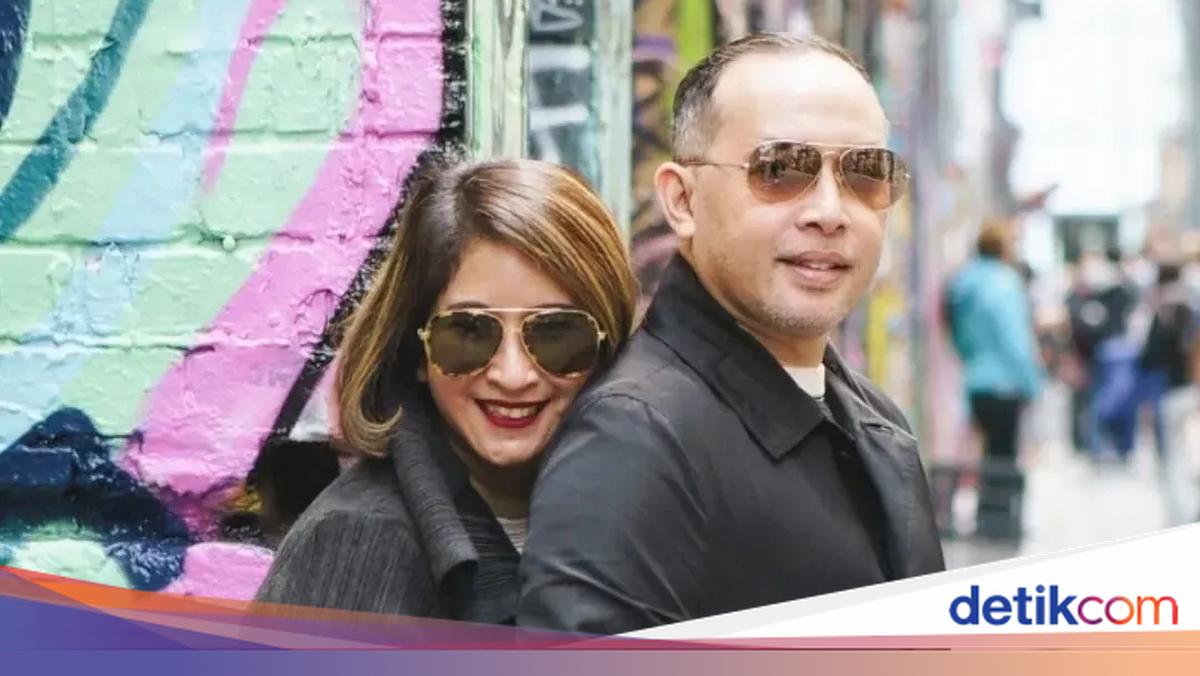 Cinta Abadi Novita Angie untuk Sapto Haryo Rajasa