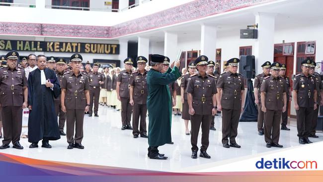 Kajati Sumut Harli Siregar Lantik Wakajati-8 Kajari, Ini Daftarnya