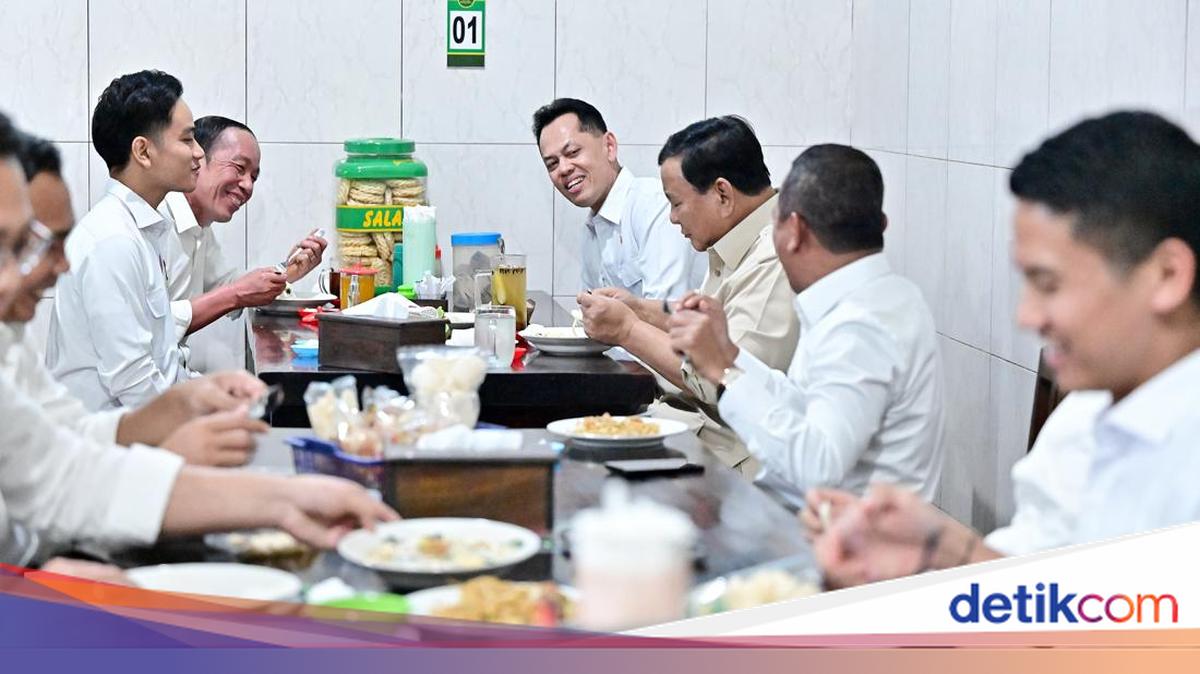 Potret Prabowo-Jokowi-Gibran Semeja Saat Makan Bakmi Jawa di Solo